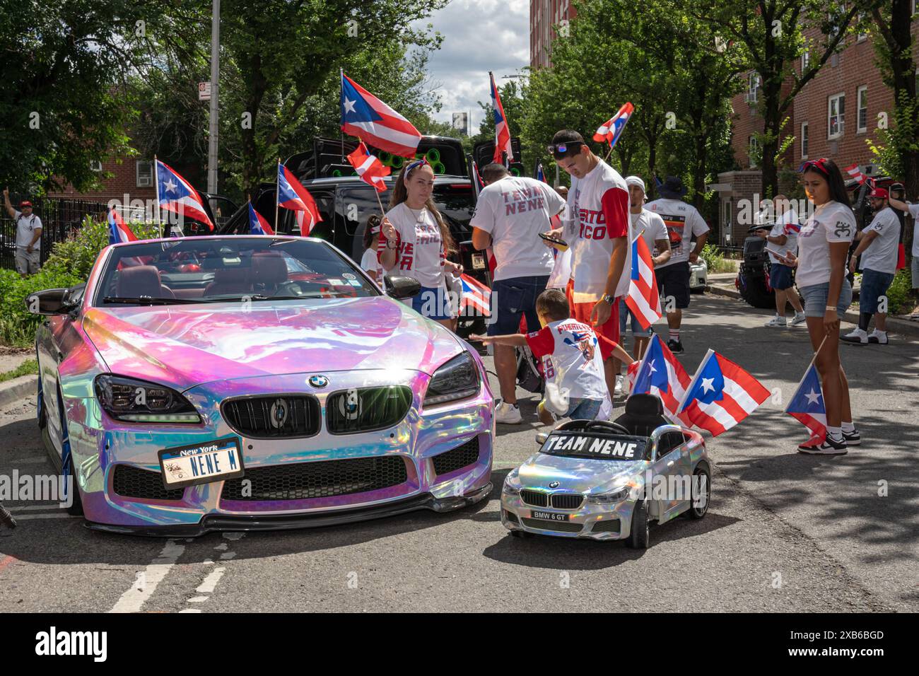 Puerto rican day parade people hi-res stock photography and images - Alamy