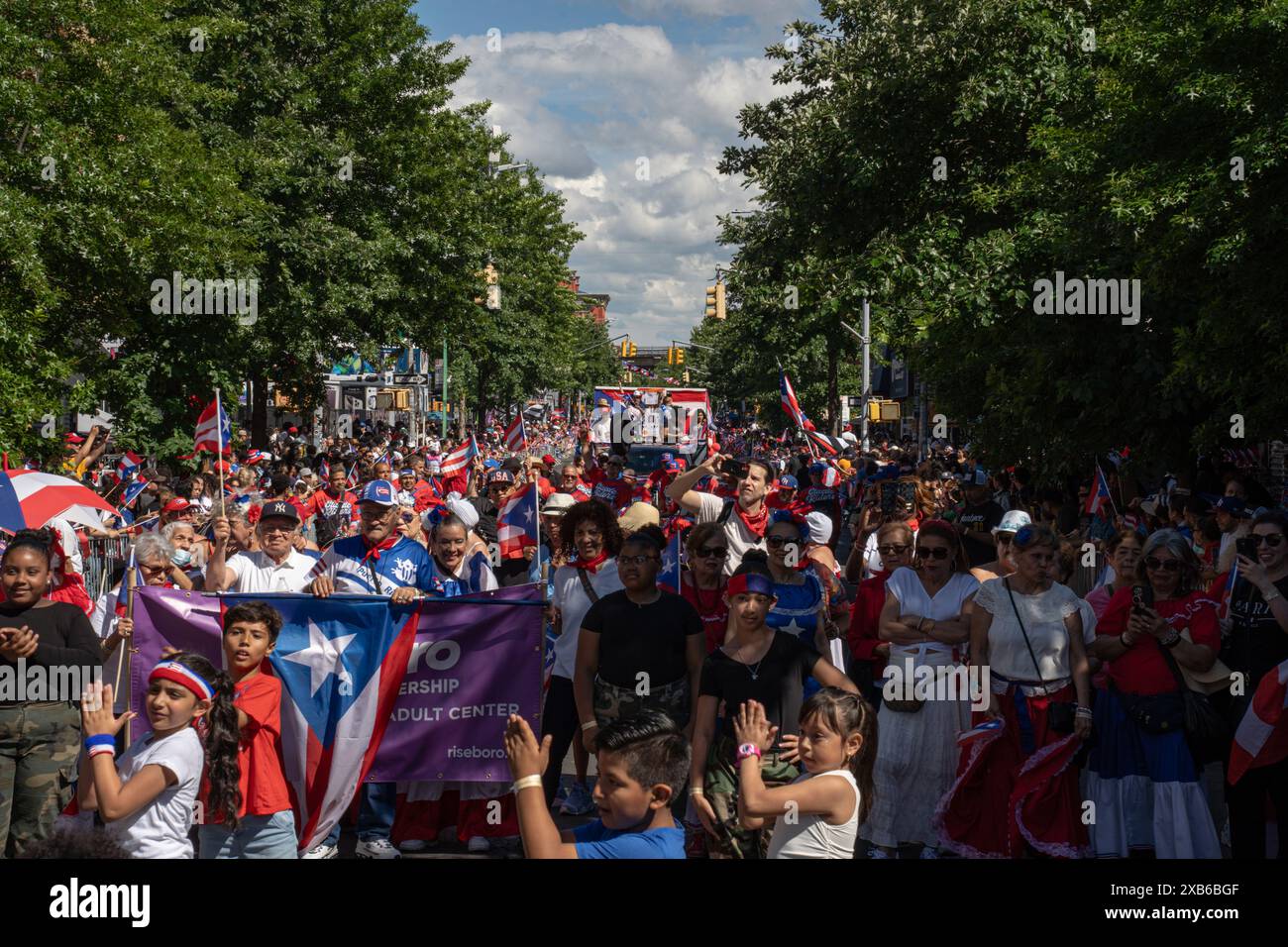2024 knickerbocker avenue puerto rican day parade hi-res stock ...