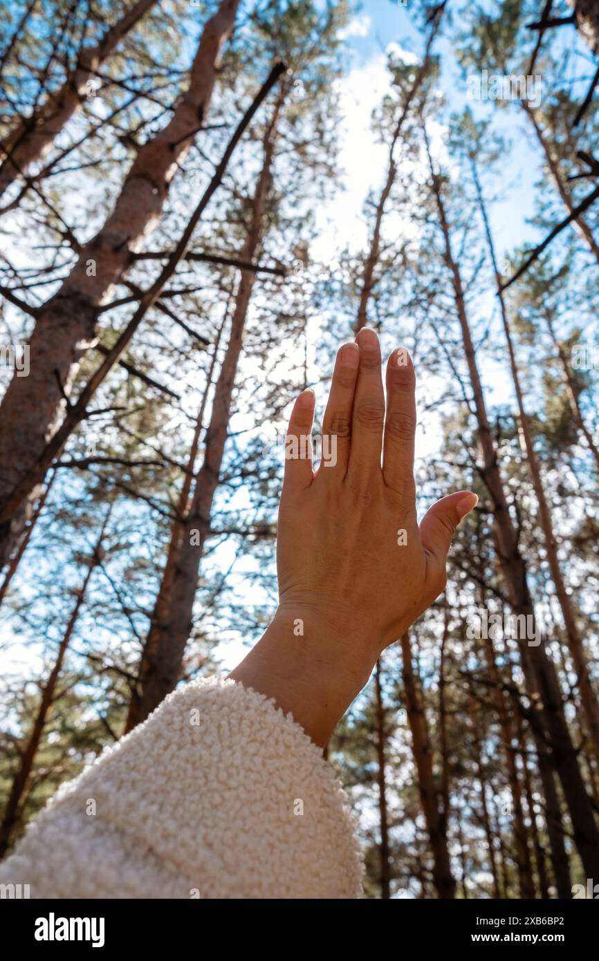 Hand reaches out hi-res stock photography and images - Alamy