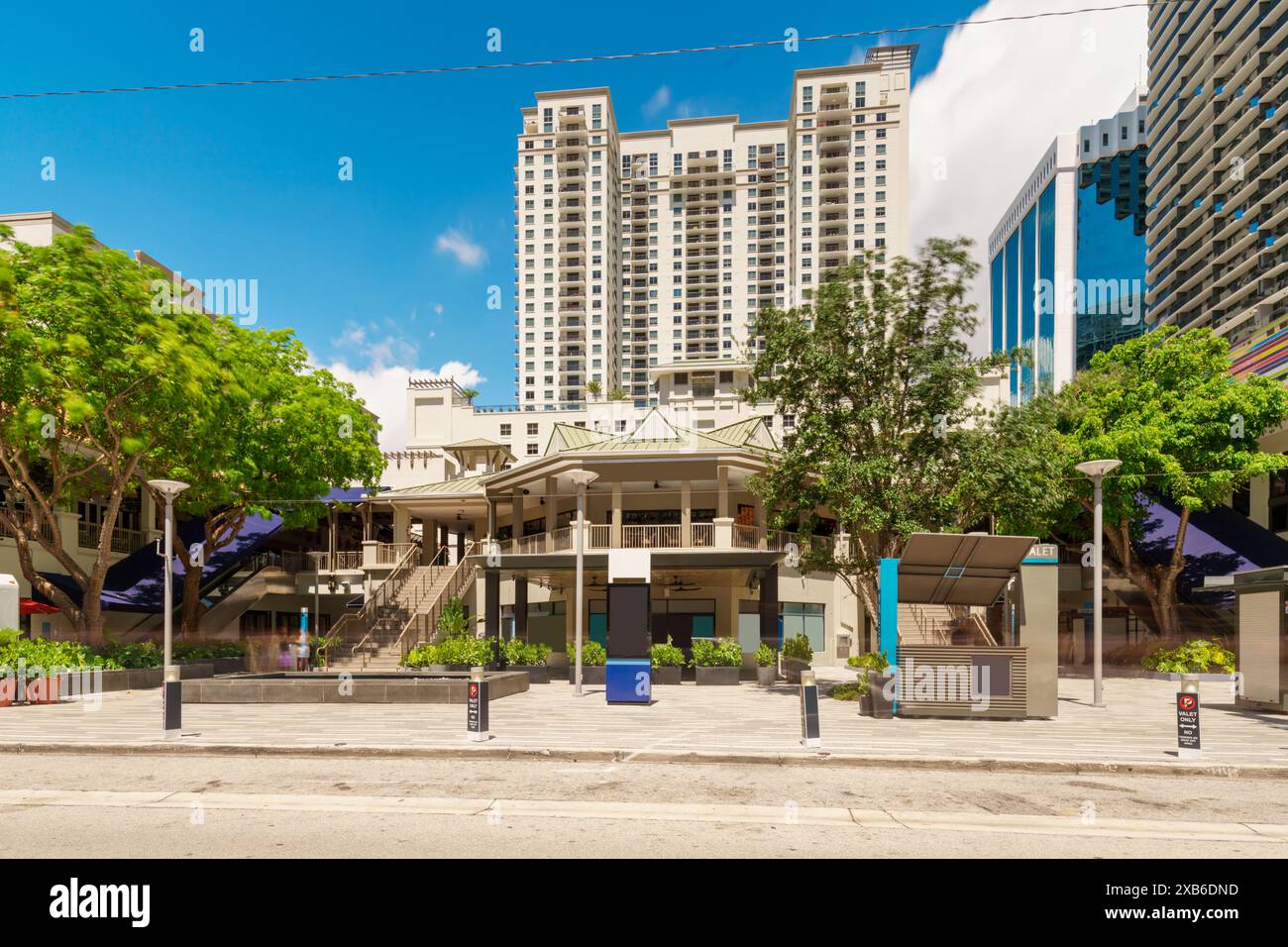 Brickell Miami scene 2024. Streetview of shops at Brickell Stock Photo ...