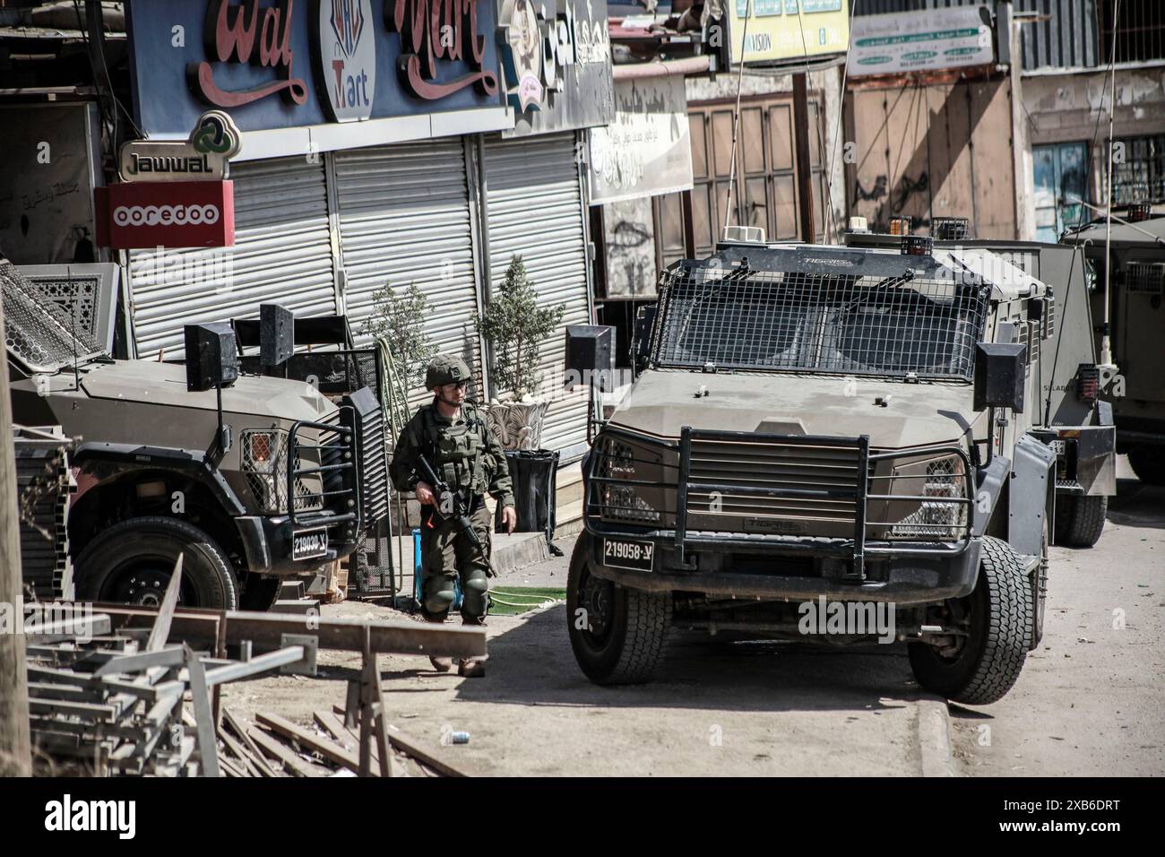 Tubas, Palestine. 10th June, 2024. Israeli soldiers take their ...