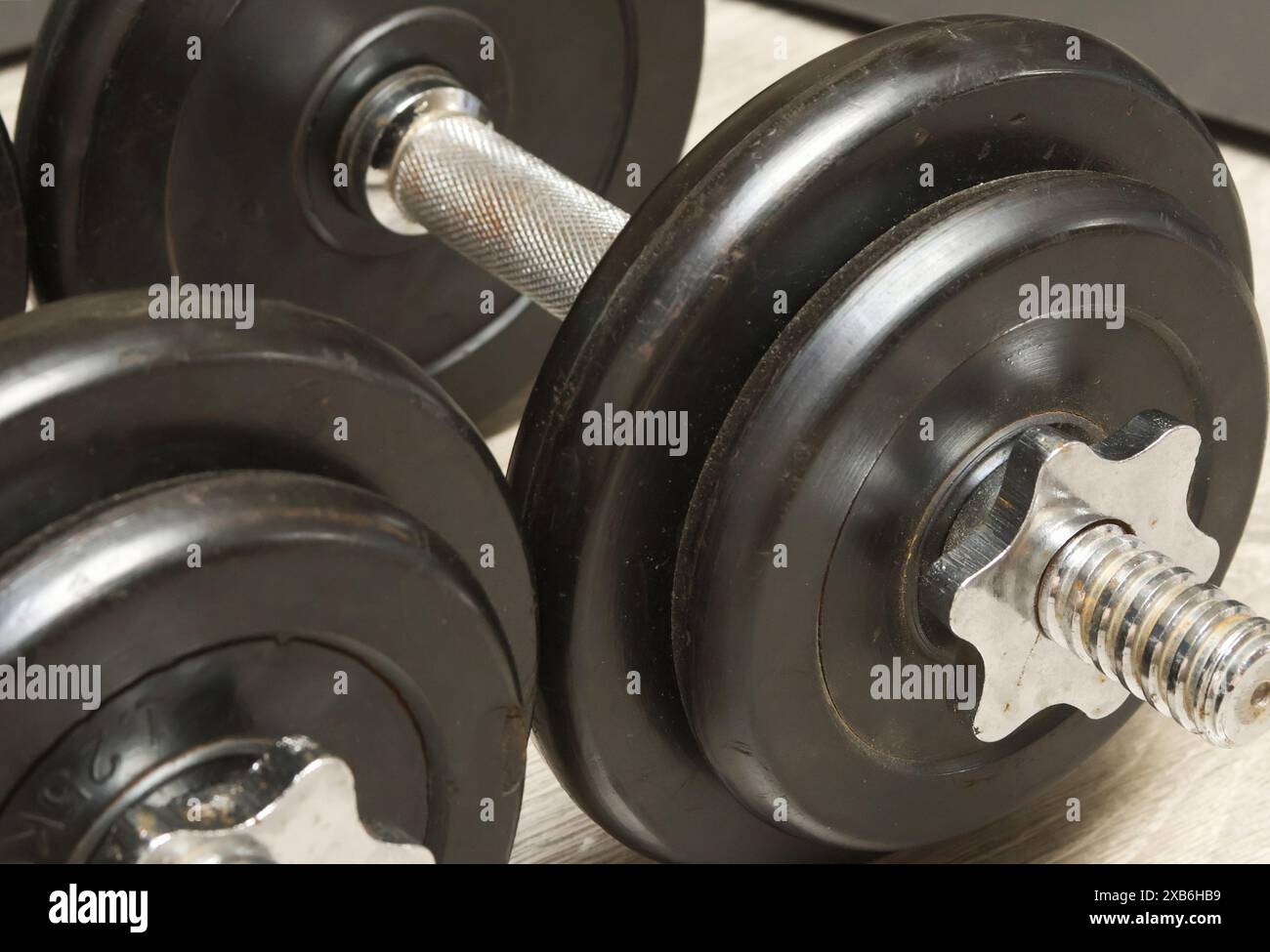 Close up chrome dumbbells hi-res stock photography and images - Alamy
