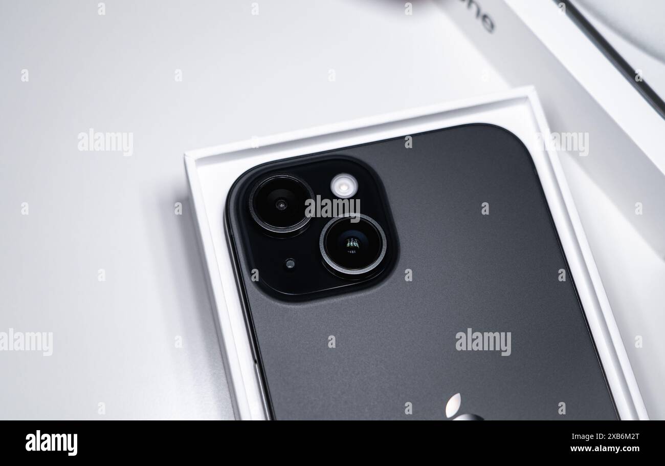 Apple iphone 15 box hi-res stock photography and images - Alamy