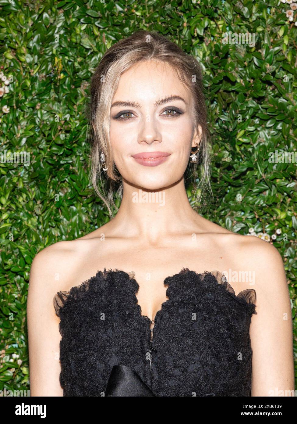 Anna weyant hi-res stock photography and images - Alamy