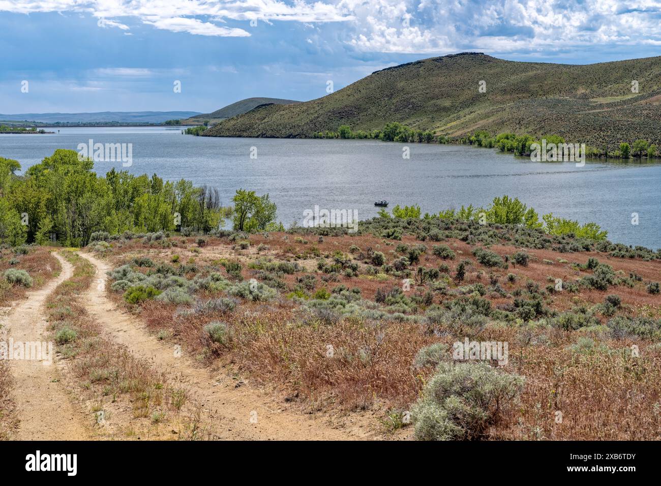 A dirt road descends toward the Bully Creek Reservoir west of Vale ...