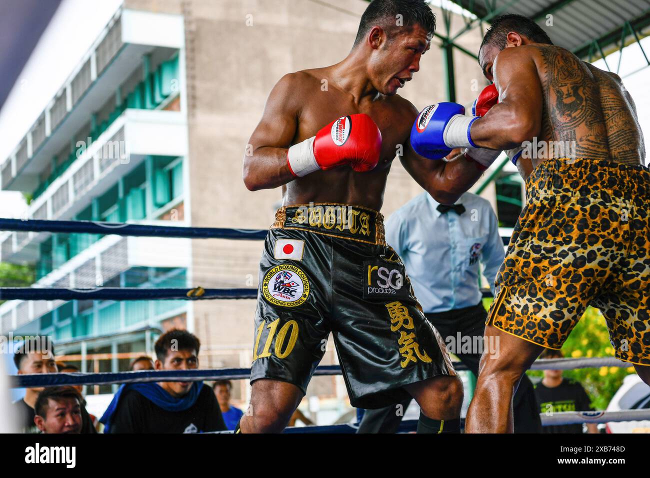 Bangkok, Thailand. 10th June, 2024. Daisuke Sugita (L) and Wira Mikham(R) in action during a WBC ...