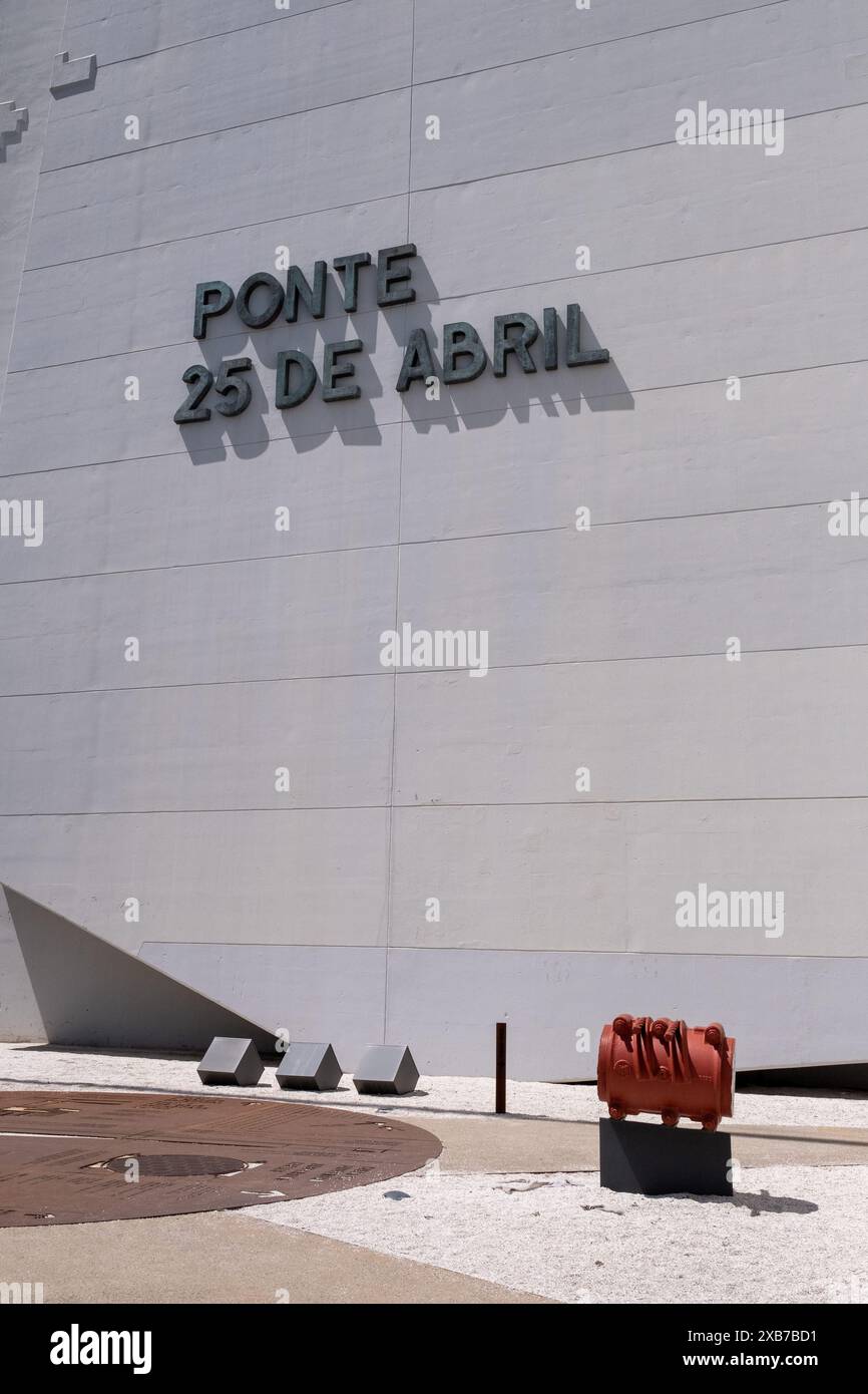 The 25 April Bridge (in Portuguese Ponte 25 de Abril), a suspension ...