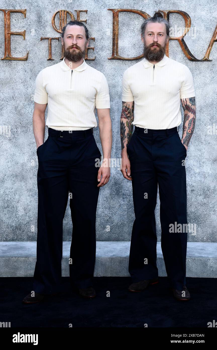 Luke Tittensor und Elliot Tittensor bei der Premiere der 2. Staffel der ...