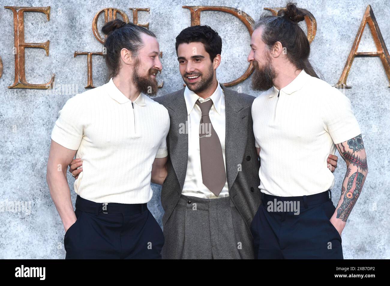 Luke Tittensor, Fabien Frankel und Elliot Tittensor bei der Premiere ...