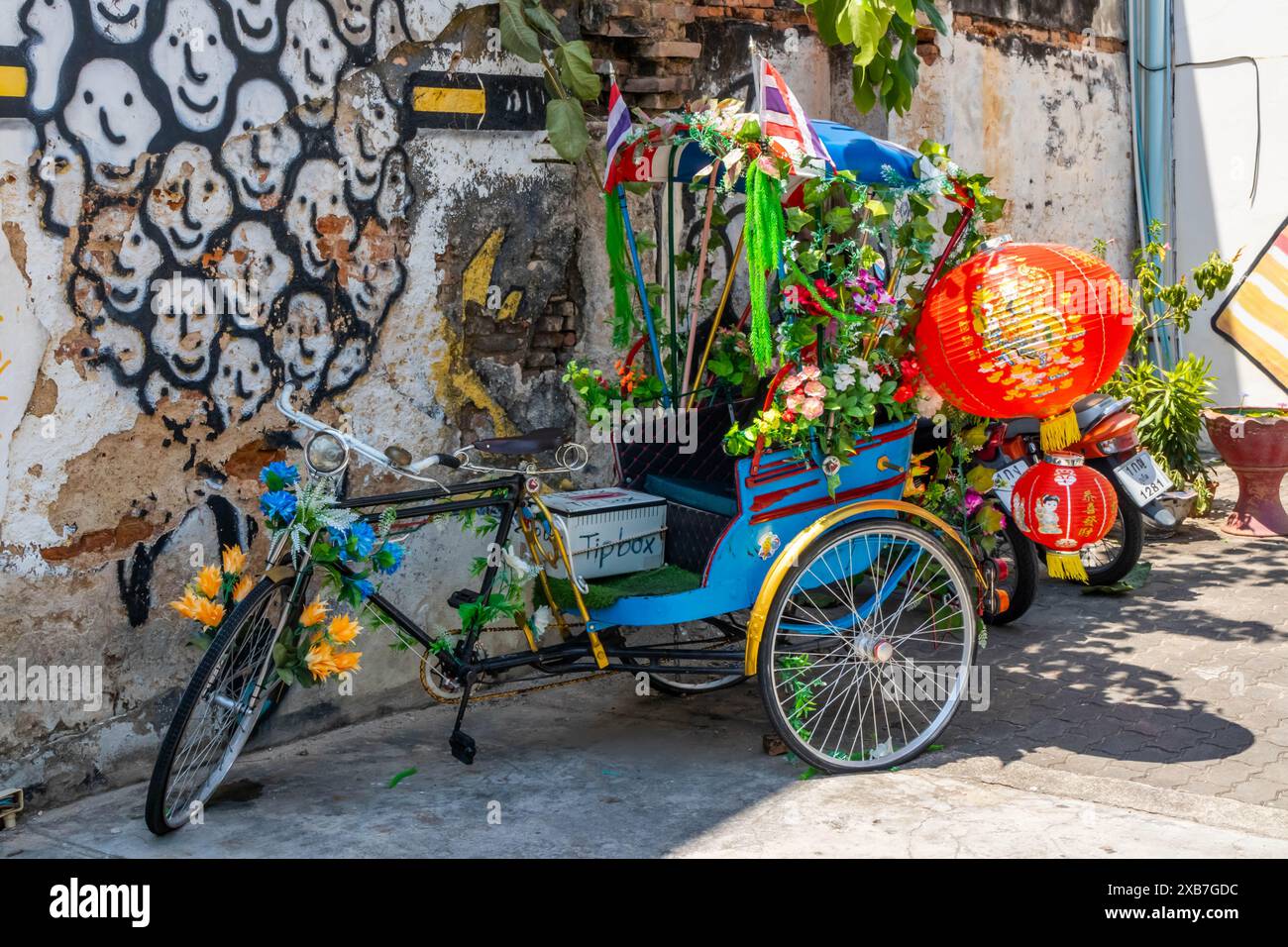 Decorated rickshaw hi-res stock photography and images - Alamy
