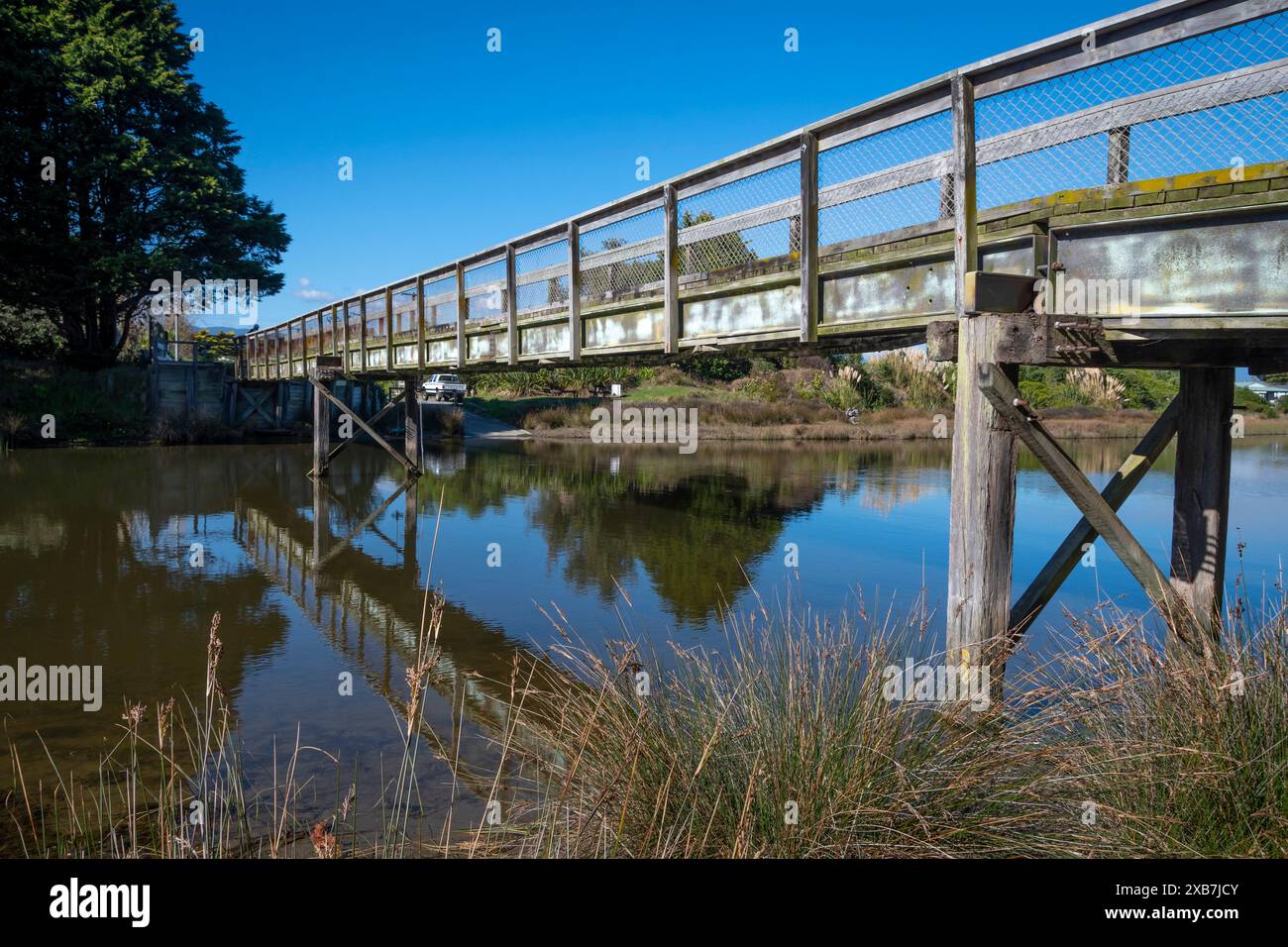 Footbridge over Waikawa Stream, Waikawa Beach, Horowhenua, North Island ...