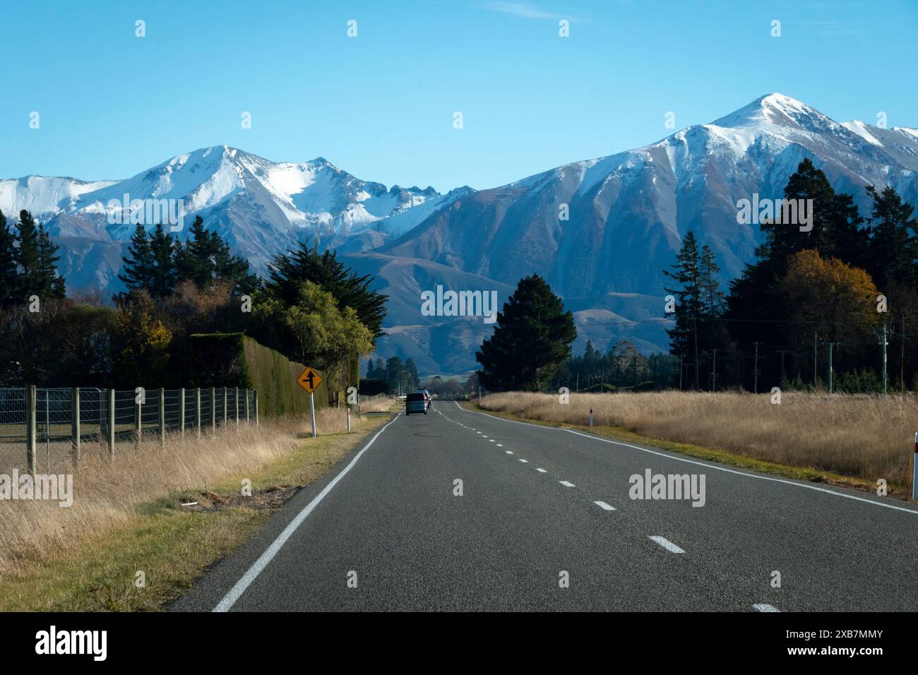 View of Southern Alps from highway near Springfield, Canterbury, South ...