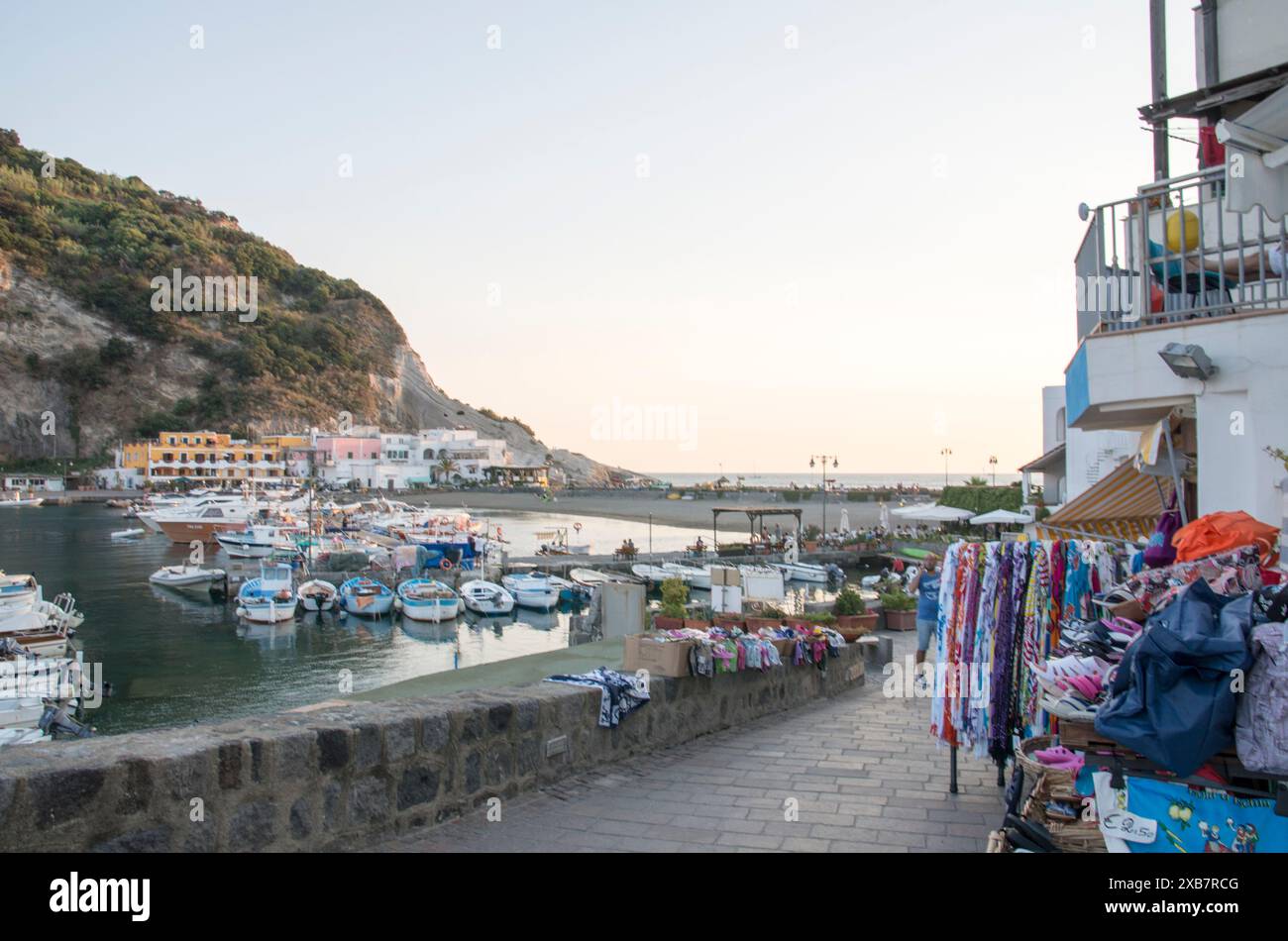 Harbor crowd hi-res stock photography and images - Alamy