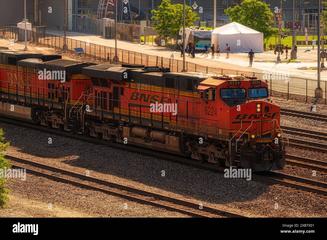 Train on bend hi-res stock photography and images - Alamy
