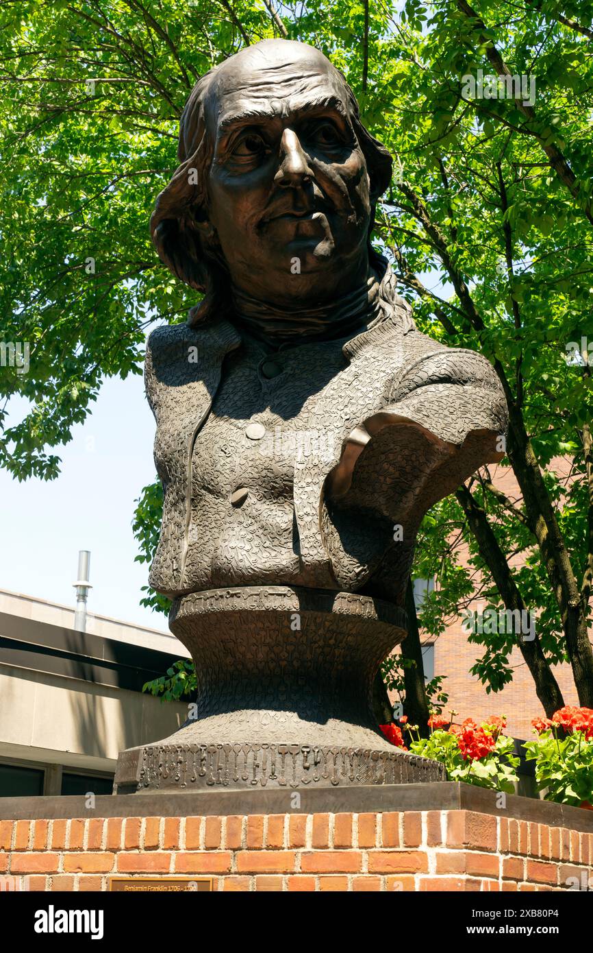 Statue of Benjamin Franklin 1706-1790 by Philadelphia Sculptor, James ...