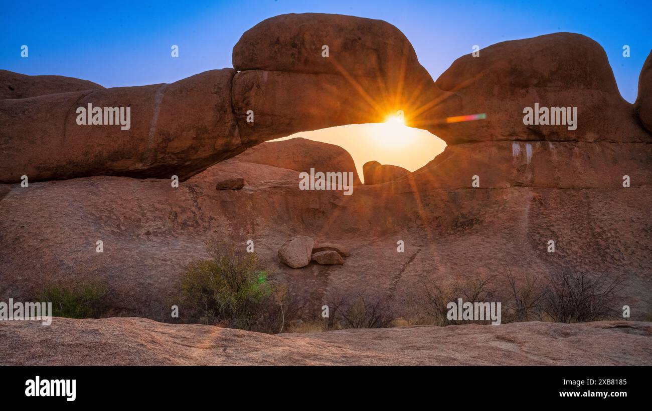 Breathtaking natural rock arch formation hi-res stock photography and ...