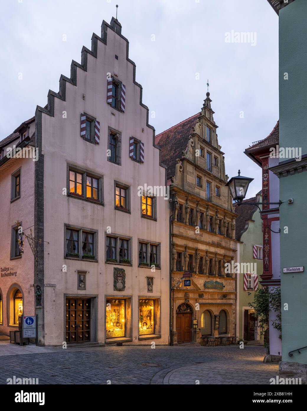 The magical old town in Rothenburg ob der Tauber and its beautiful ...