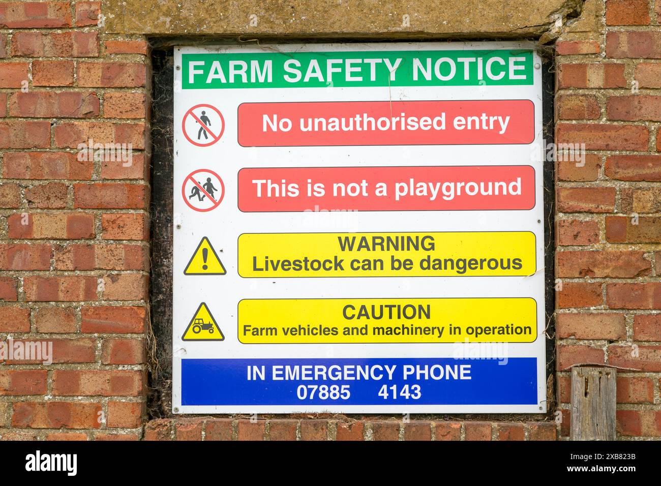 Farmyard wall hi-res stock photography and images - Alamy