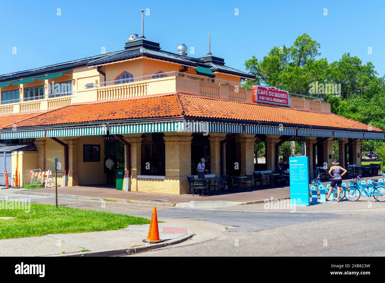 As Cafe du Monde opens in City Park, old traditional building, New ...