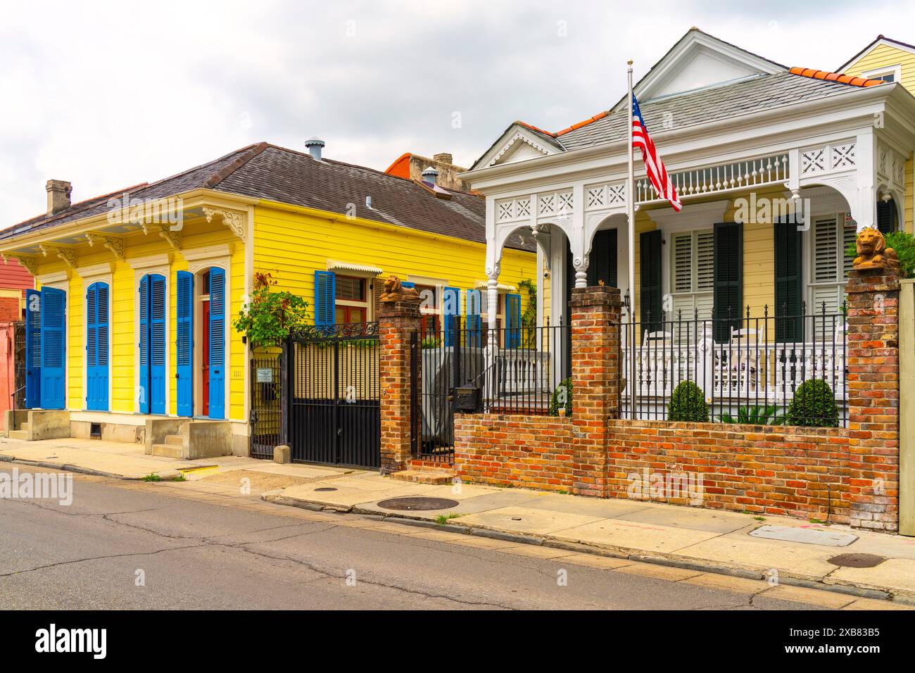 Street with colorful houses. New Orleans’ historic townhouses. New ...