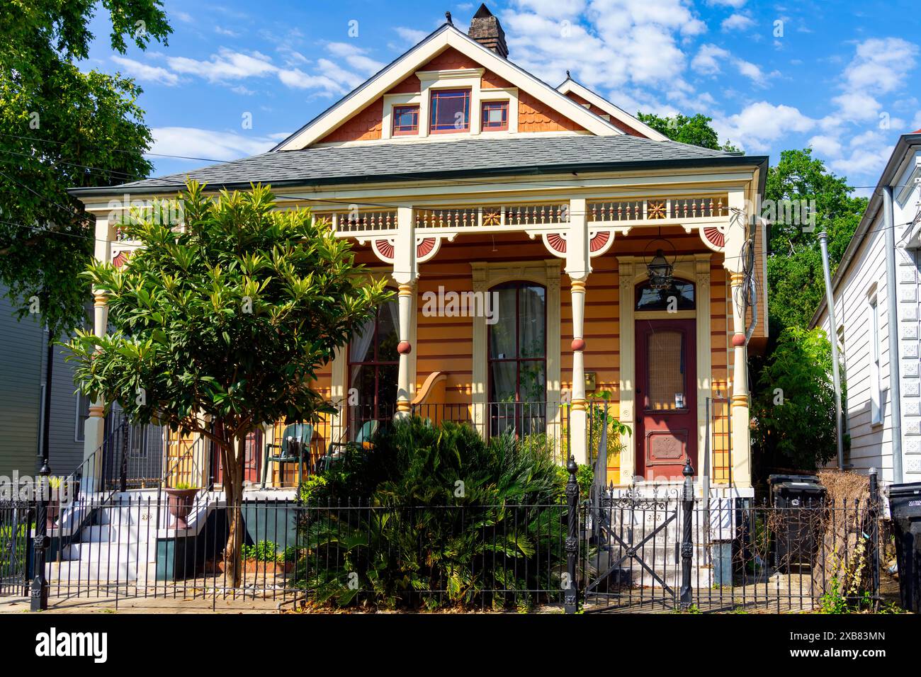 Vernacular type of house, Algeries. New Orleans’ historic townhouse ...