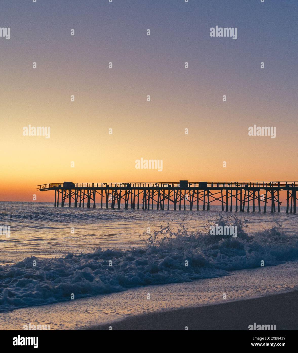 Board surfs over waves hi-res stock photography and images - Alamy