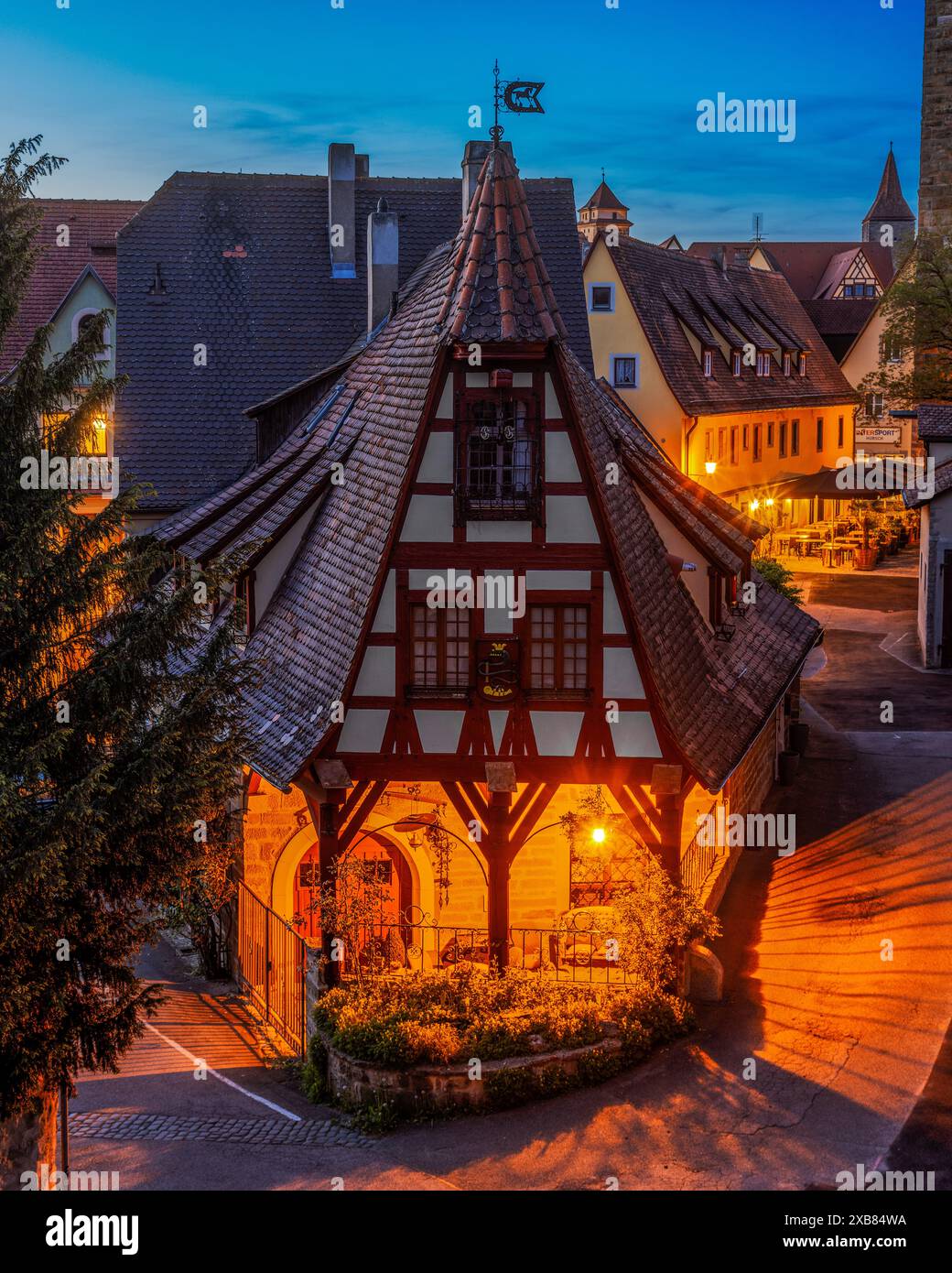 The magical old town in Rothenburg ob der Tauber and its beautiful ...