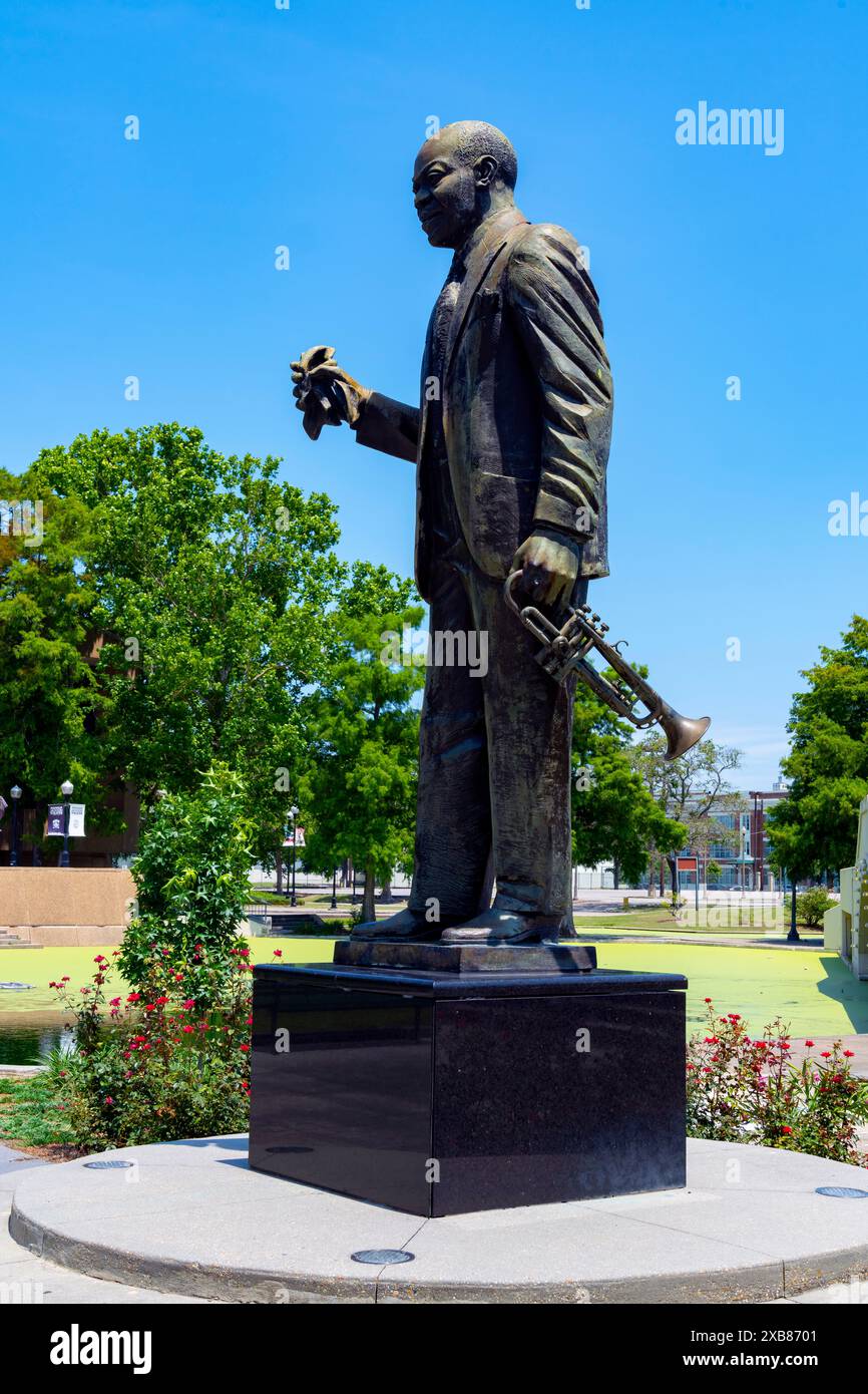 Statue of famous jazz musician Louis Armstrong Statue, New Orleans Jazz ...