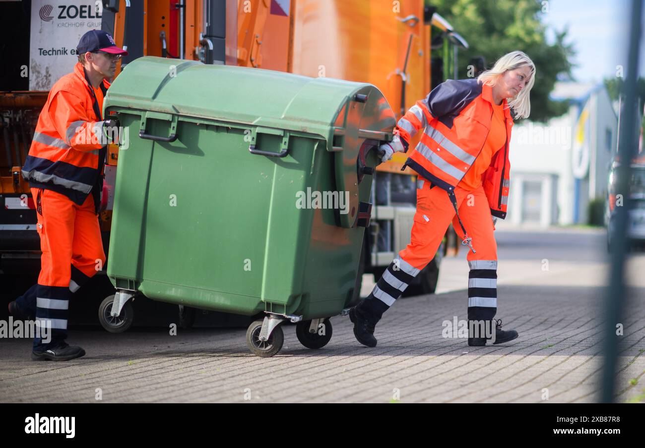 Langenhagen, Germany. 10th June, 2024. Yvonne Pedd, refuse collector at ...