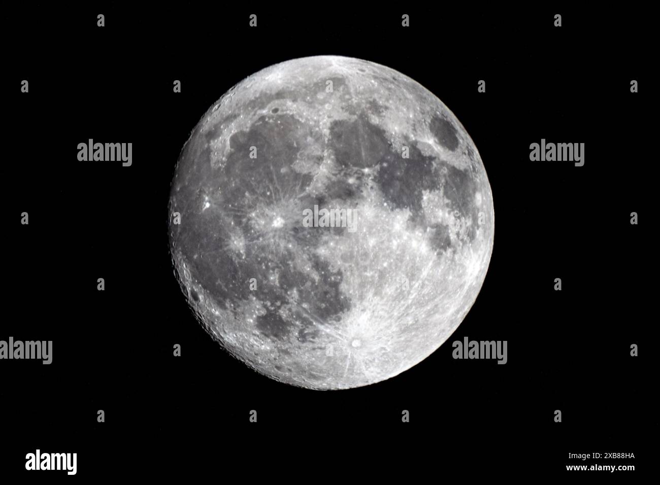 Full moon in dark sky with ominous clouds Stock Photo - Alamy