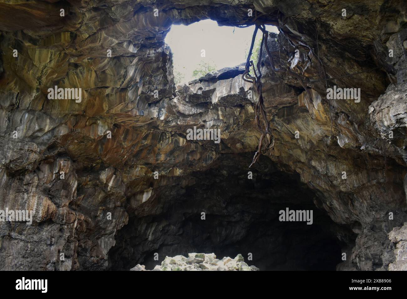 Cave ceiling opening hi-res stock photography and images - Alamy