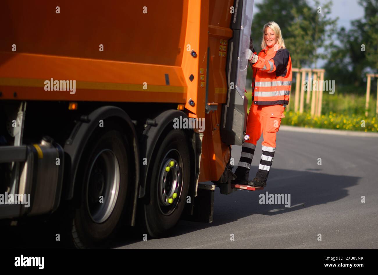 Langenhagen, Germany. 10th June, 2024. Yvonne Pedd, refuse collector at ...