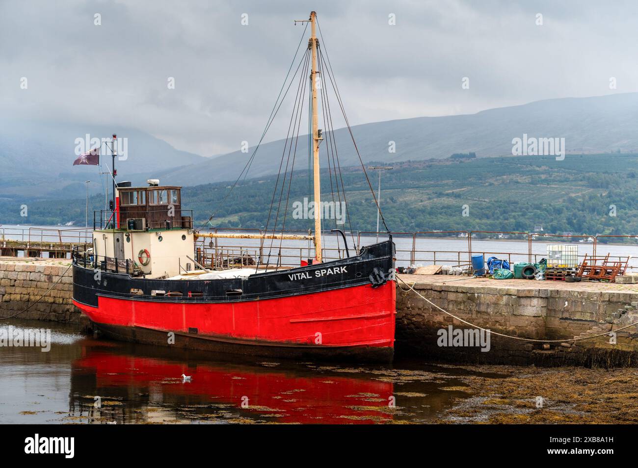Docked red ship boat hi-res stock photography and images - Alamy