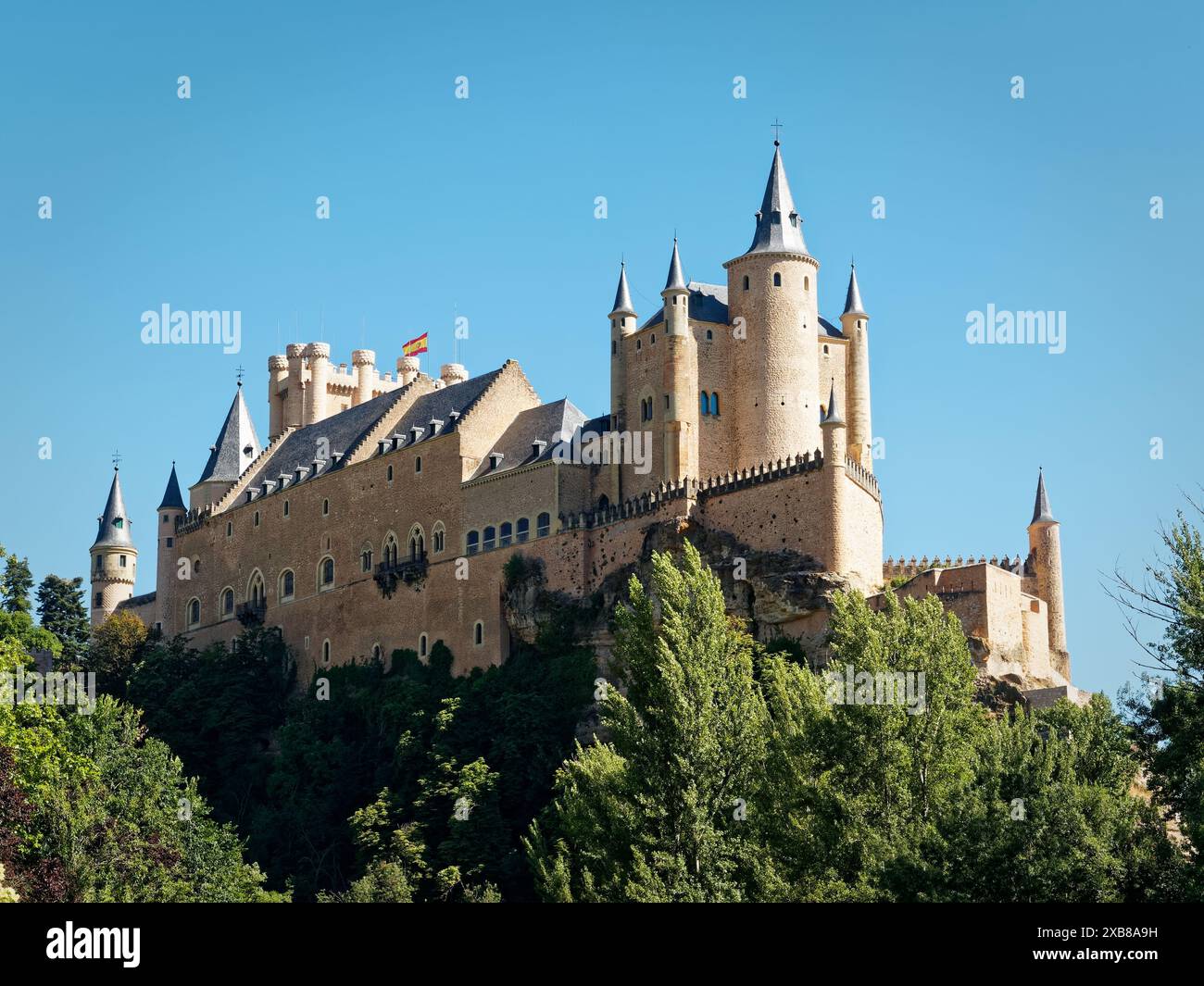Majestic hilltop castle hi-res stock photography and images - Alamy