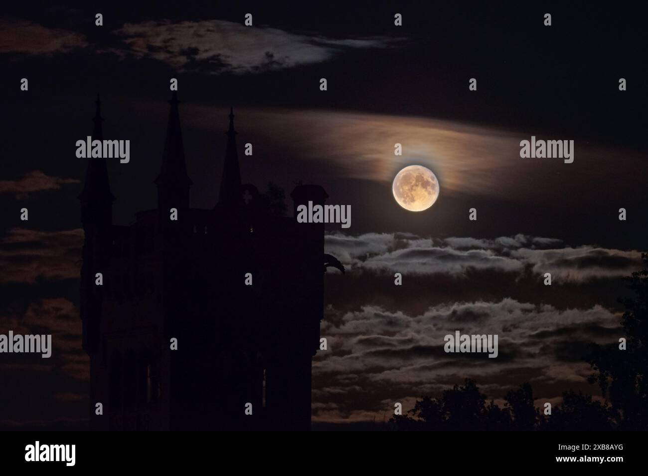 Full moon above illuminated hi-res stock photography and images - Alamy