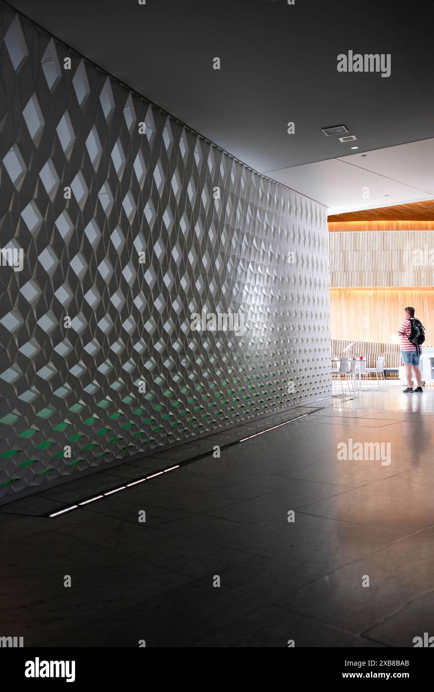 Backdrop people hi-res stock photography and images - Alamy