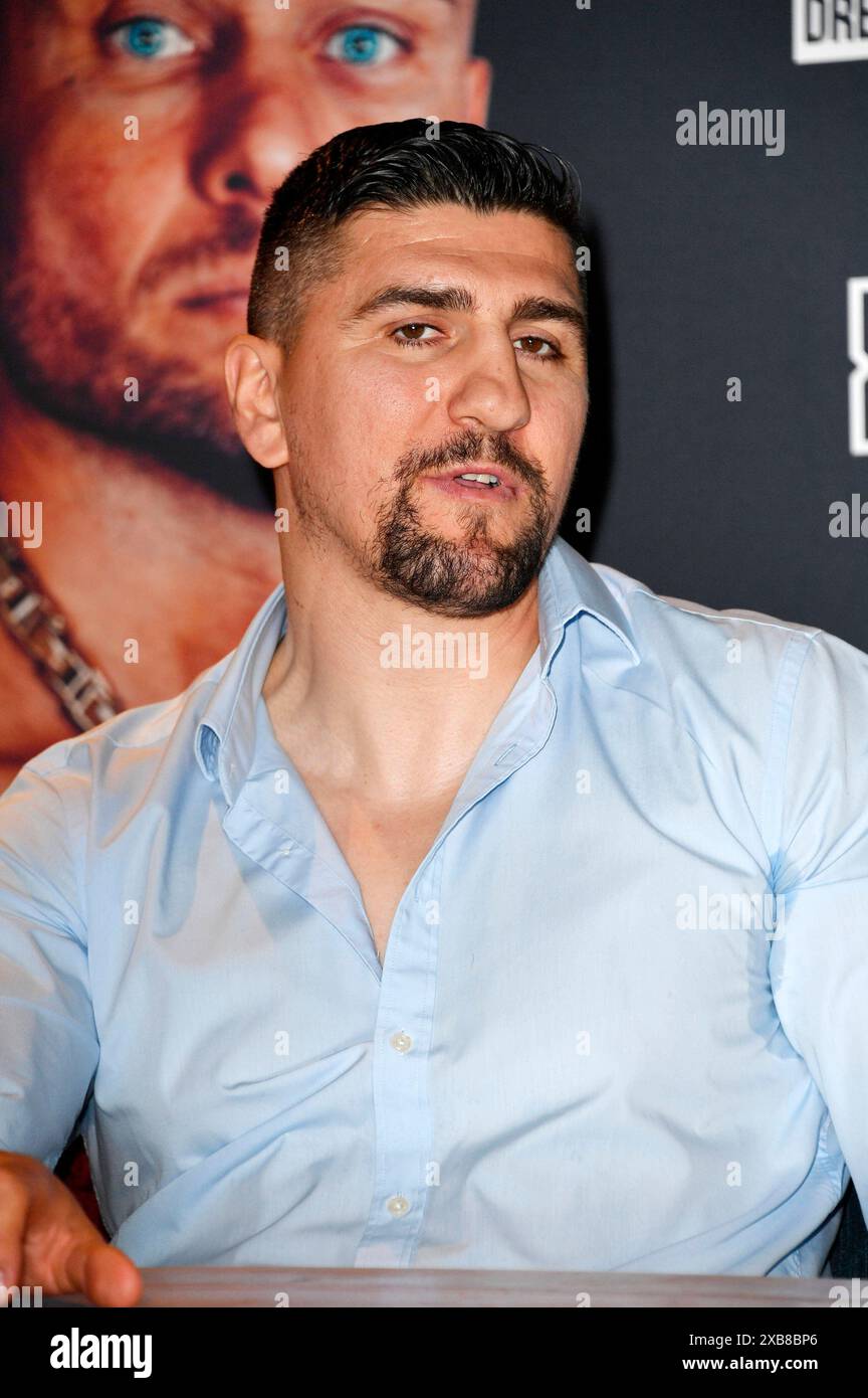 Marco Huck bei der Pressekonferenz zum Boxkampf Eric Sindermann vs ...