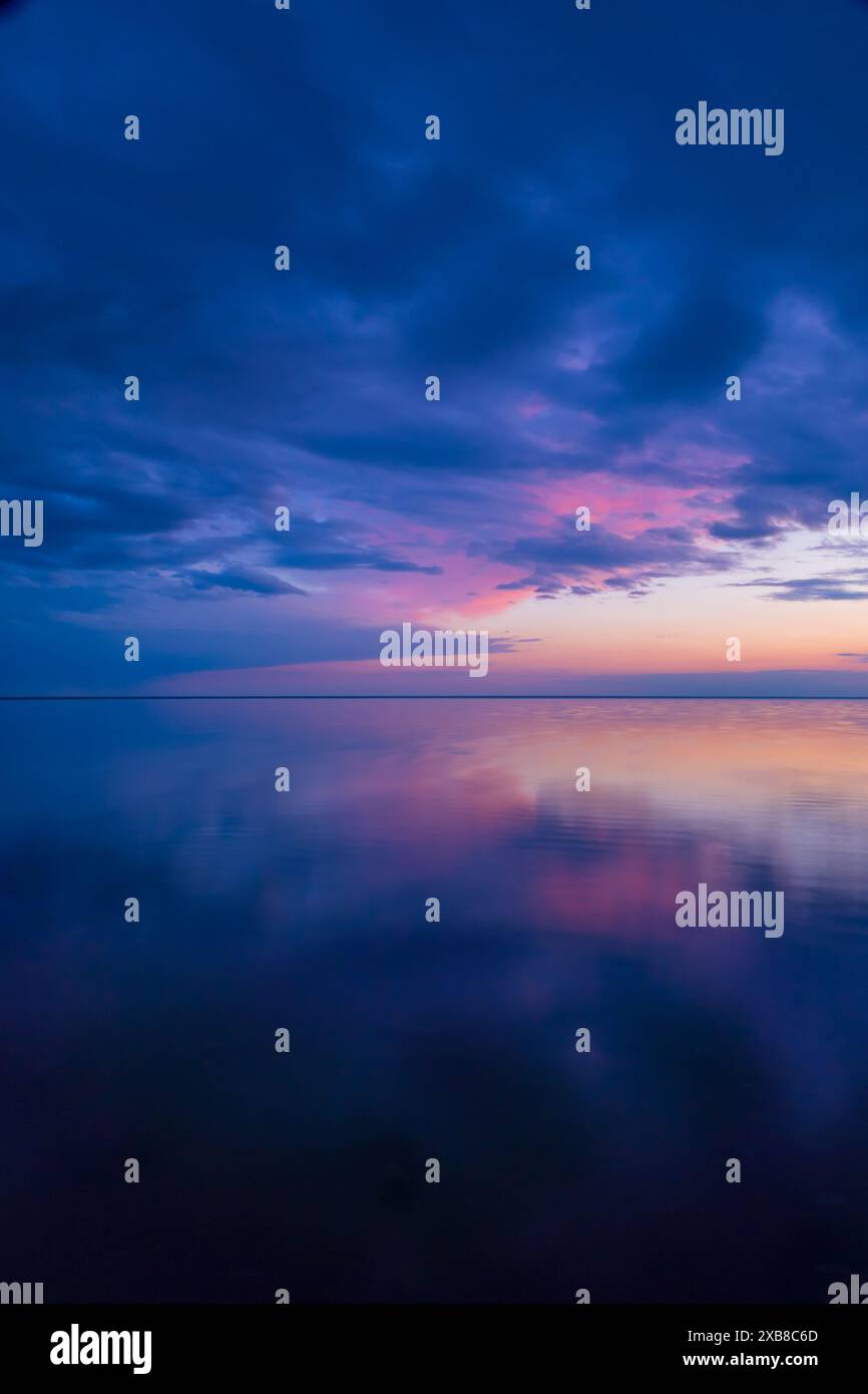 Stunning sunset over waters hi-res stock photography and images - Alamy