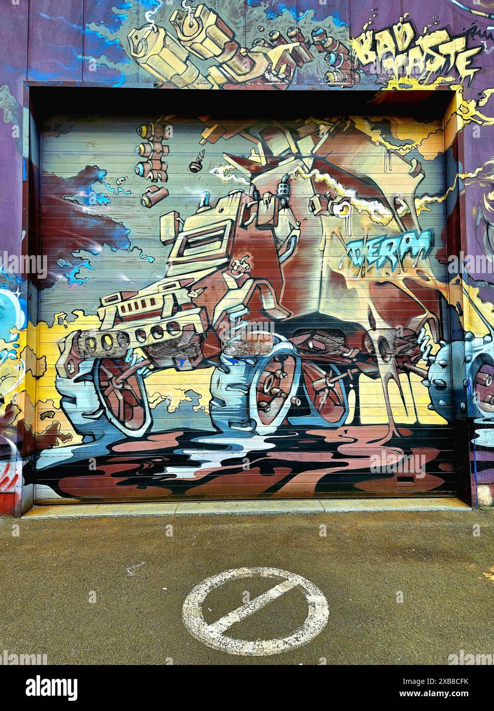 A wall with graffiti art in an urban street setting Stock Photo - Alamy
