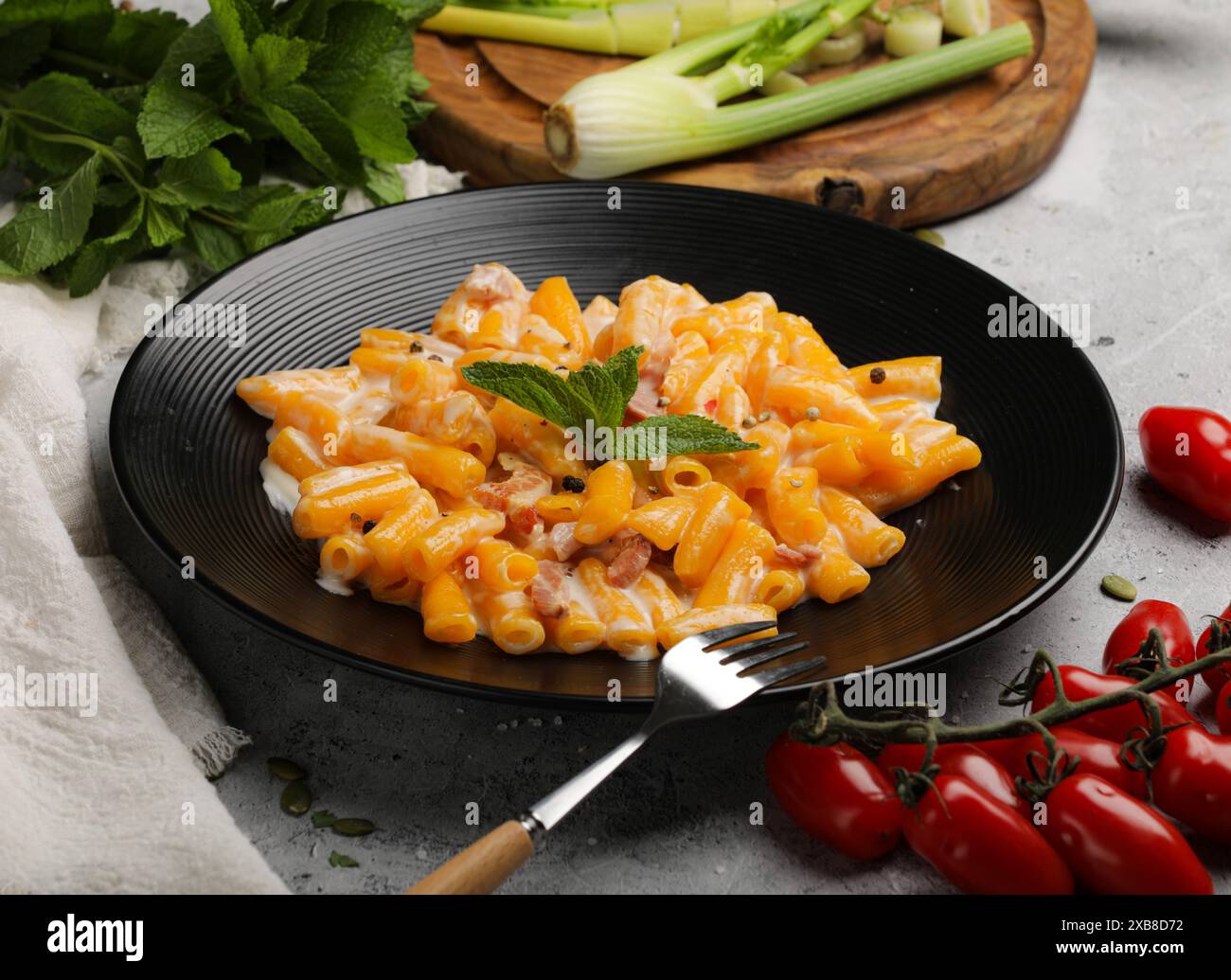 A plate with delicious macaroni and cheese Stock Photo - Alamy