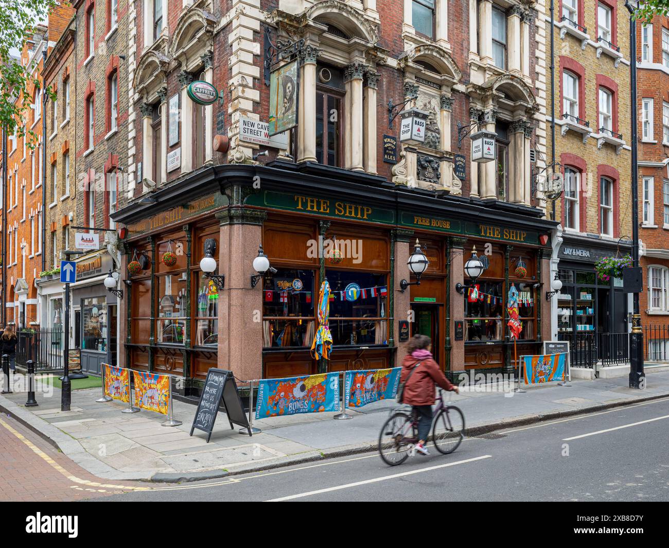 The Ship Pub Fitzrovia London. An18th-century pub/restaurant with ...