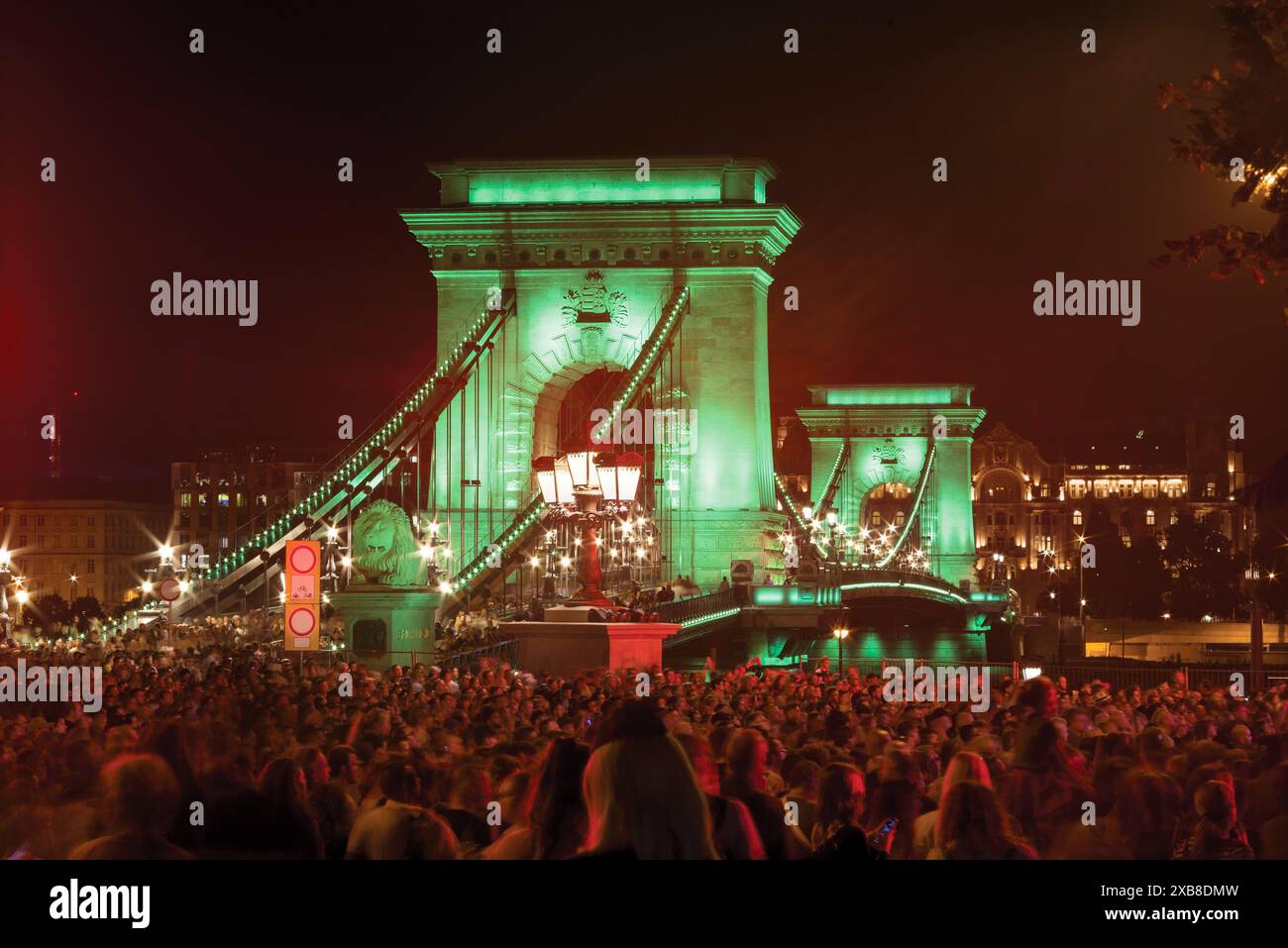 Chain Bridge, night event with crowd of people Stock Photo - Alamy