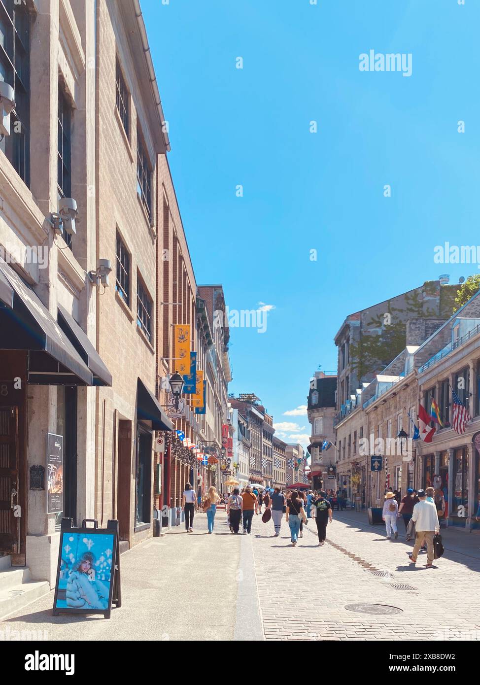 People stroll along cobblestone pathway hi-res stock photography and ...