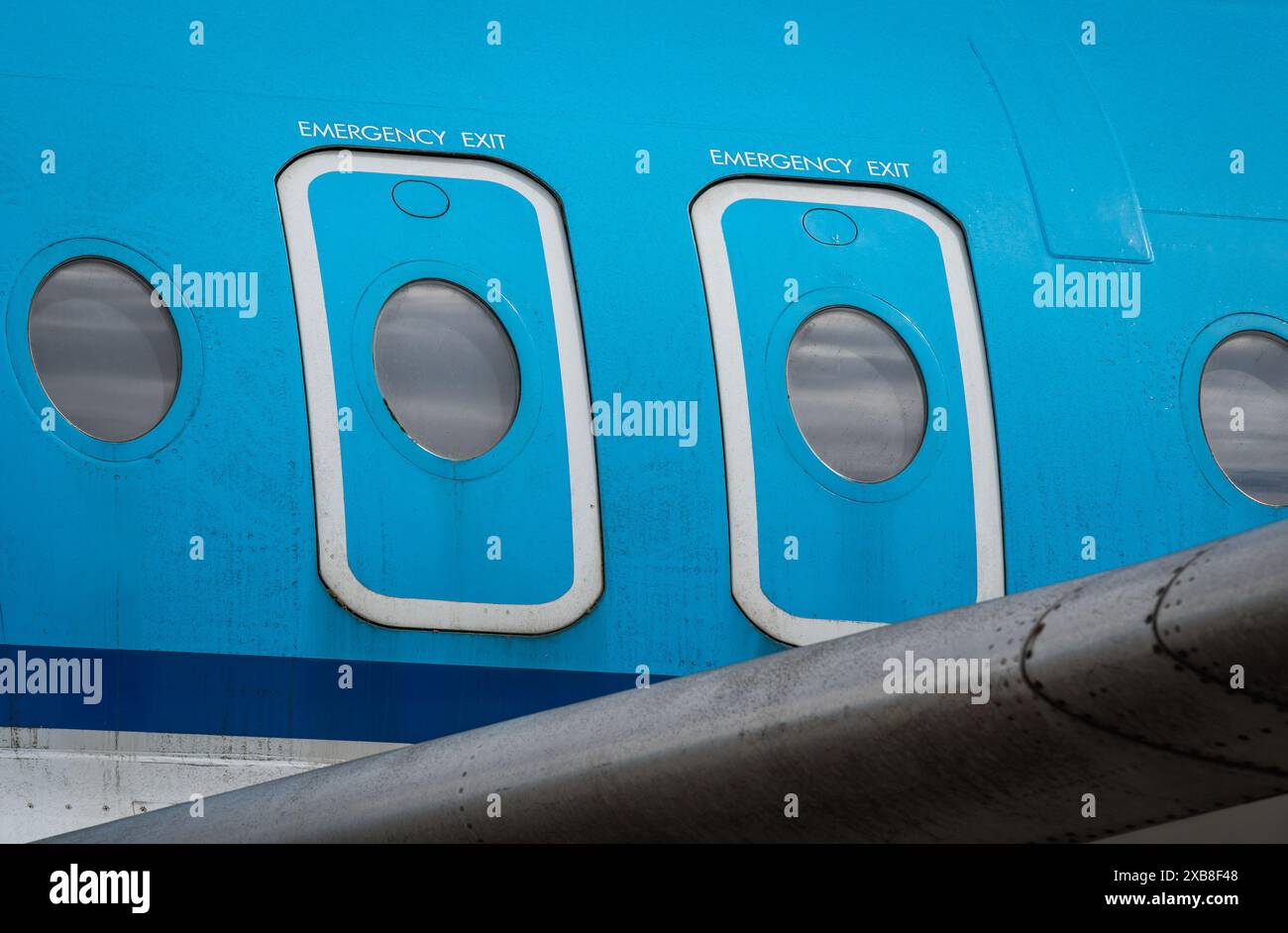 Windows airplane emergency exit door hi-res stock photography and ...