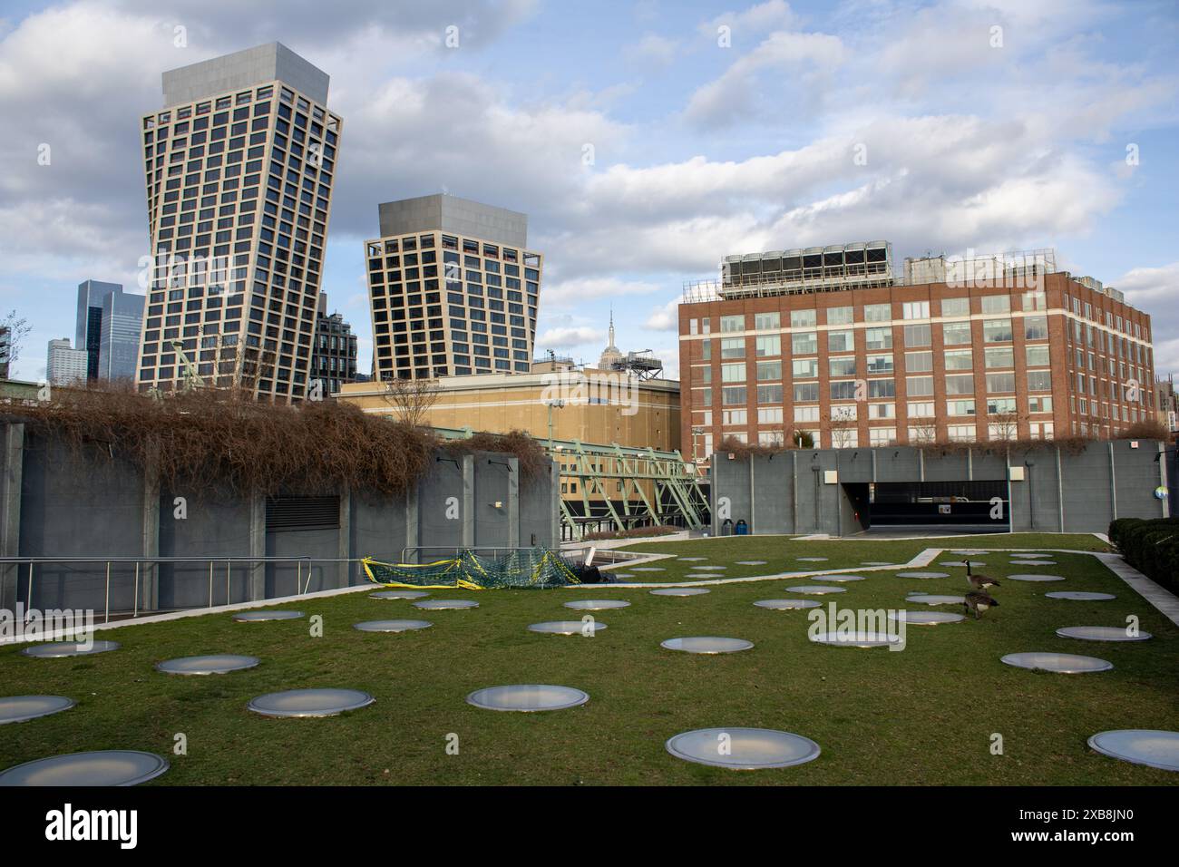 The view of Google Pier 57 rooftop park Stock Photo - Alamy
