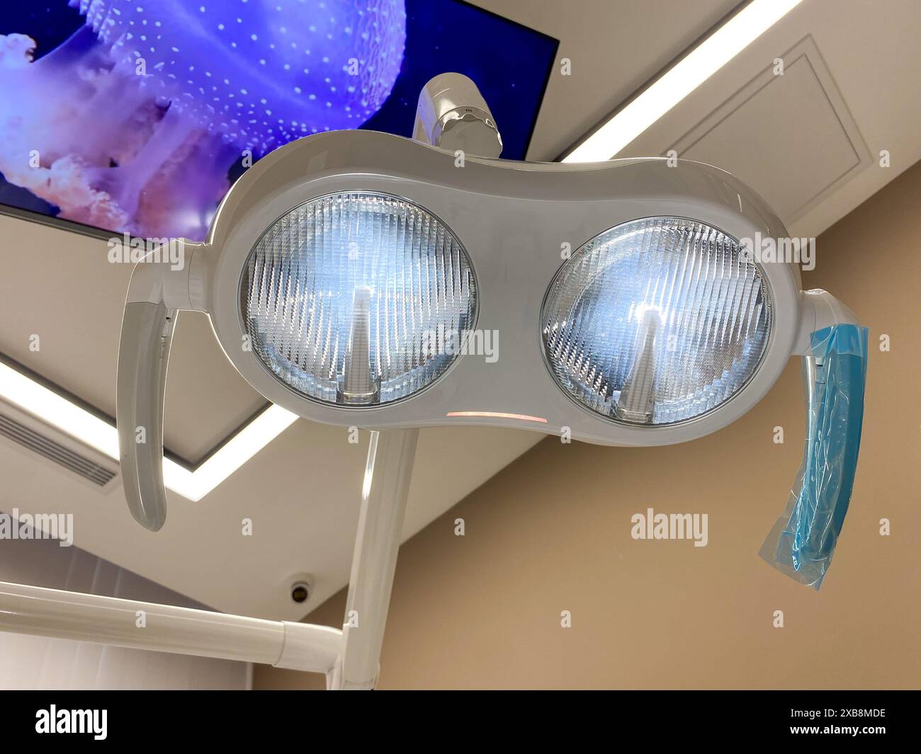 A surgical light with attached headlight Stock Photo - Alamy