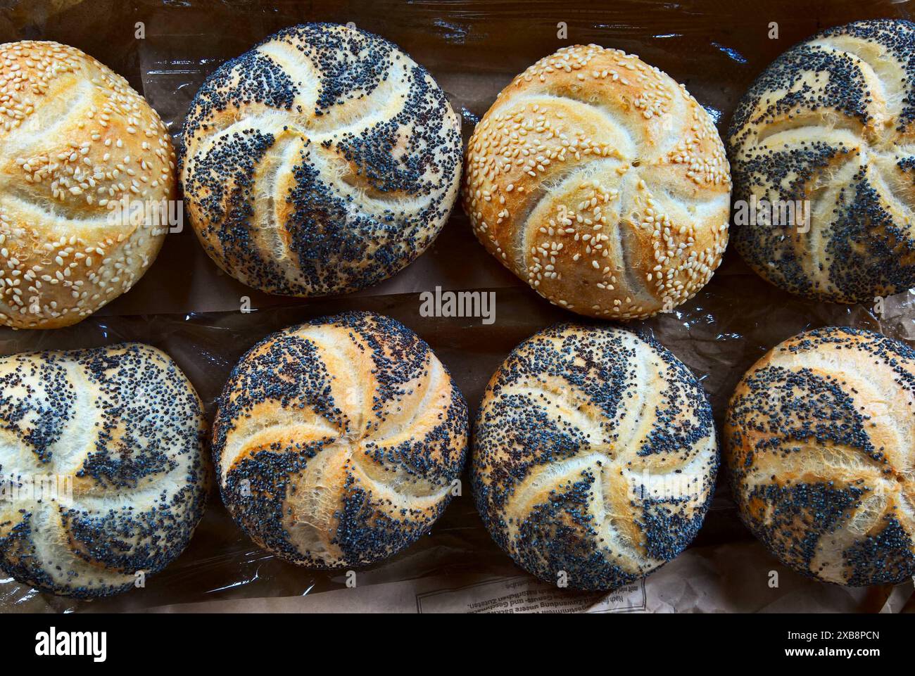 Aus der Backstube: Sesam- bzw Mohn-Brötchen bzw Semmel *** From the ...