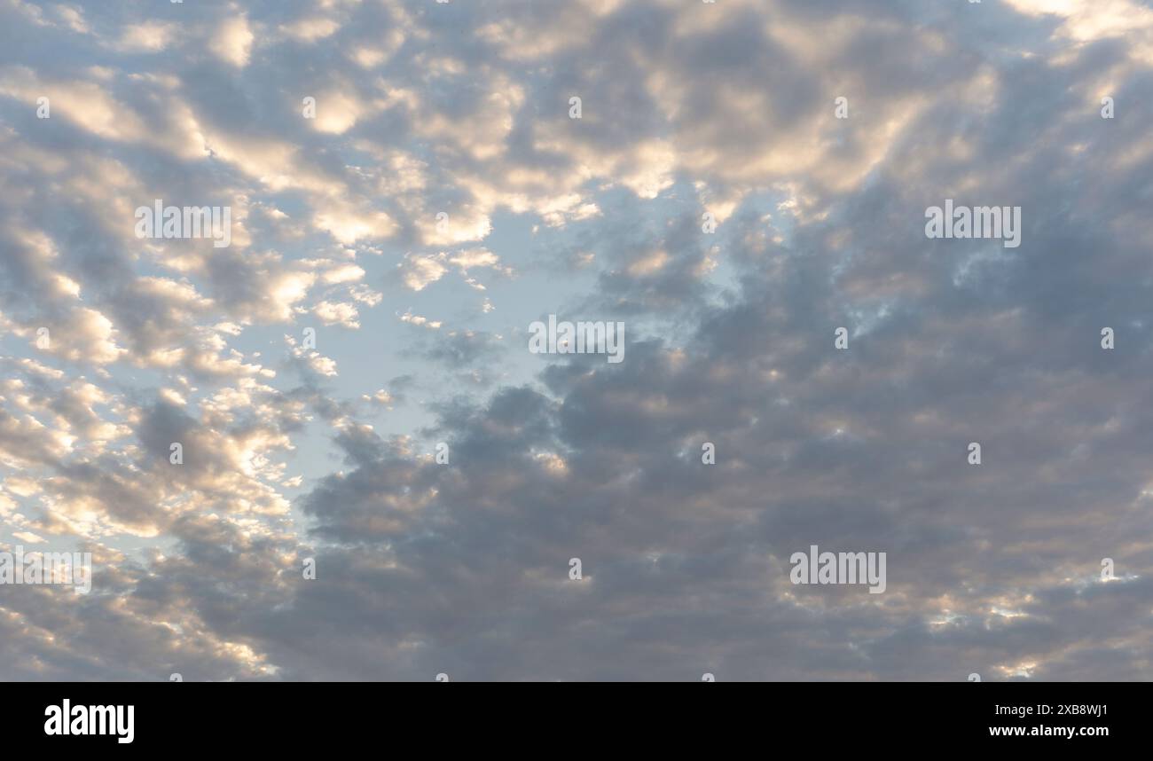 Stratiform clouds hi-res stock photography and images - Alamy