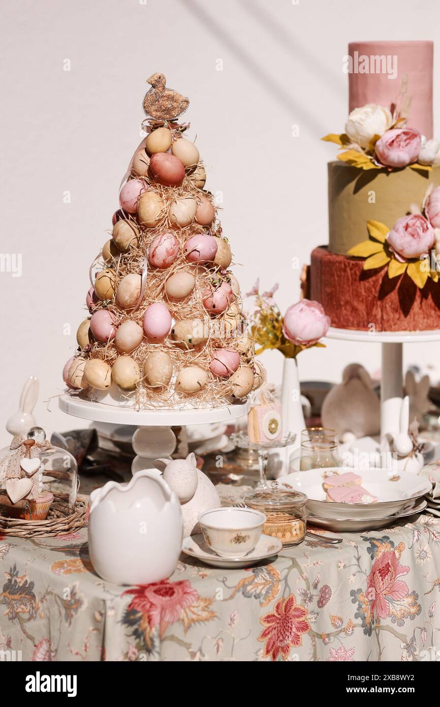 Egg tower hi-res stock photography and images - Alamy