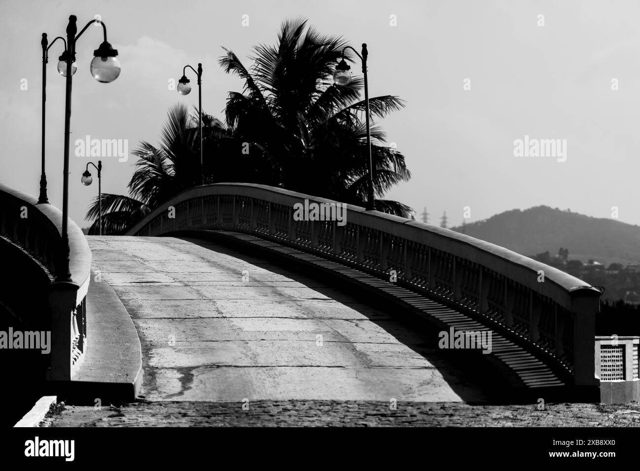 Overhead footbridge hi-res stock photography and images - Alamy